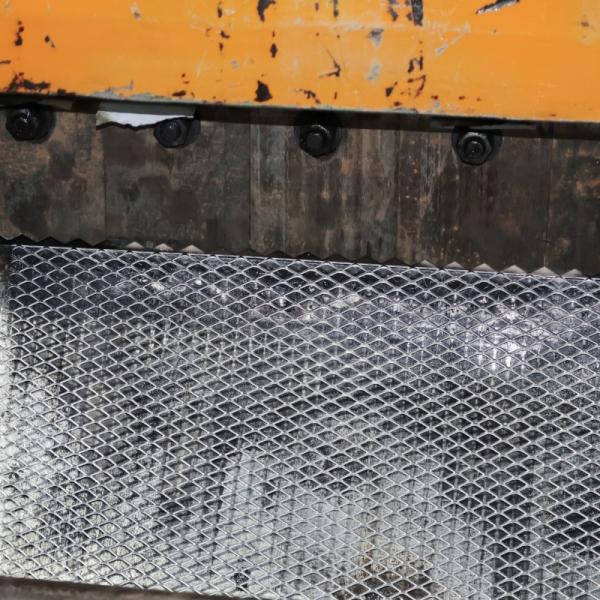Quality Fencing & Industrial Expanded Metal Mesh 4x8 Sheet 0.5m-3.4m Width for sale