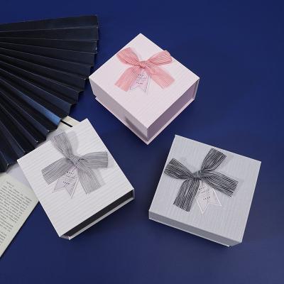 Cina Profumo magnetico del regalo di festa di Flip Box For Cosmetics Belt della carta da parati in vendita