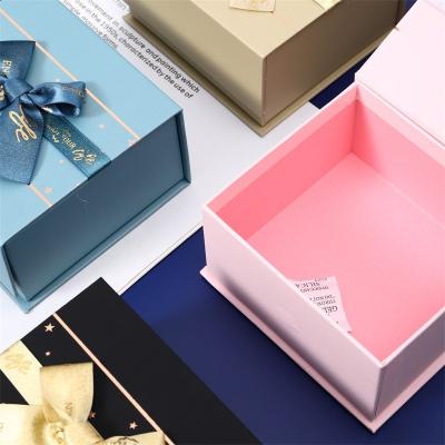 Cina Profumo magnetico del regalo di festa di Flip Box For Cosmetics Belt della carta da parati in vendita