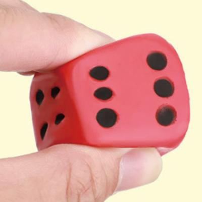 Cina Il gioco da tavolo molle della schiuma taglia i cubi a cubetti a 2,5 pollici variopinti assortiti dei dadi della schiuma in vendita