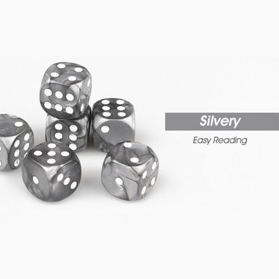 Cina 14mm 16mm D6 ha inciso il gioco da tavolo per tagliare il logo a cubetti su ordinazione in vendita