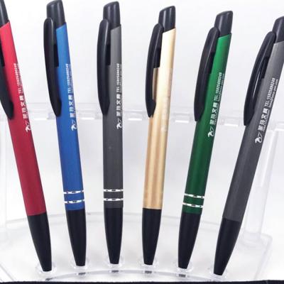 Cina 0,7 millimetri di plastica personale Pen Black Ink Advertising Curve a sfera in vendita
