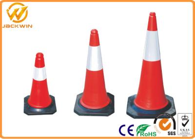 Cina coni riflettenti di sicurezza stradale di 50cm/75cm/100cm con la base di gomma nera in vendita