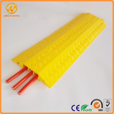 Cina Rampa della guardia del cavo di Manica del corpo 3 del PVC/incrocio del cavo/protettore gialli cavo del cavo in vendita