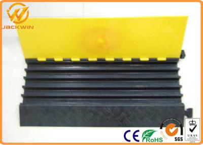 Cina Riciclaggio della protezione gialla bassa di gomma 900*500*50mm del cavo della rampa della copertura del cavo di Manica della copertura 5 in vendita