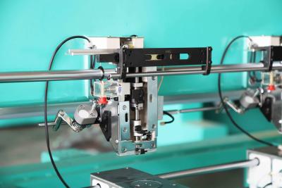 Cina 1200 RPM Computer Flat Embroidery Machine 12 teste per tessuti e abiti in vendita