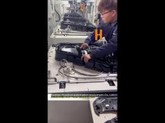 Línea de ensamblaje de paneles automáticos de puertas de vehículos PLC para un funcionamiento sin problemas