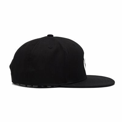 China Unisex Flat Brim Snapback Cap Embossed Pattern Plastic Buckle ODM for sale