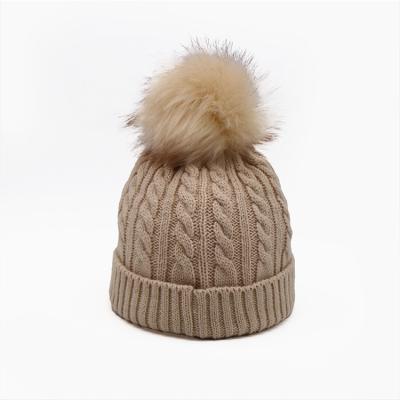 Cina Il ricamo unisex tricotta Beanie Hats In White Chunky che il cavo tricotta il cappello caldo molle del pompon in vendita
