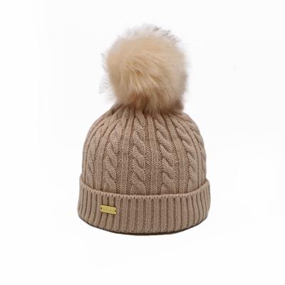 Cina Il ricamo unisex tricotta Beanie Hats In White Chunky che il cavo tricotta il cappello caldo molle del pompon in vendita