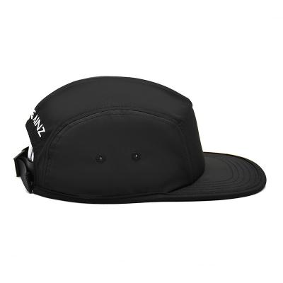 China Customized Eyelets Flat Brim Camper Hat with Medium Brim Length for sale