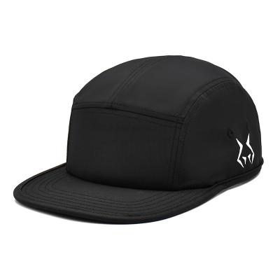 China Customized Eyelets Flat Brim Camper Hat with Medium Brim Length for sale