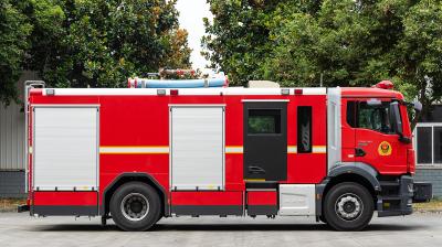 Cina Uomo 5 tonnellate di schiuma compressa camion antincendio prezzo veicolo specializzato Cina fabbrica in vendita