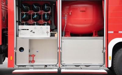 China Sinotrukhowo Water/Schuim/Poeder Speciale Brandvrachtwagen met Dubbele Rijcabine Te koop