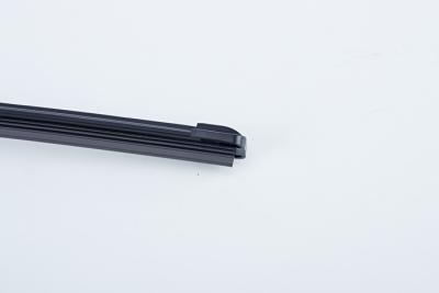 중국 매끄럽고 현대적인 자동 뼈 와이퍼는 비와 이물질을 효율적으로 제거합니다. 패키지에는 와이퍼 블레이드 2개가 포함되어 있습니다. 판매용