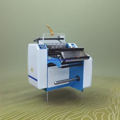 China Máquina de laminagem semi-automática de filme para 105-500GSM ESPEÇO DO PAPEL COST-EFICIÊNCIA Segurança certificada CE à venda