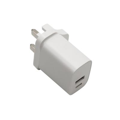 China Lichtgewichtpd Snelle Ladersoverstroombeveiliging 20W USB een Lader het UK Te koop