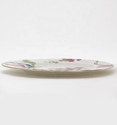 Cina Piatto da cena in ceramica bianca decorativo con bordo d'oro per festa di matrimonio in vendita