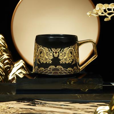 Cina Food Safe Color Changing Ceramic Coffee Mug With Golden Handle Customisable Capacity in vendita
