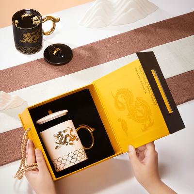Cina Pronta per la spedizione in magazzino Tazza di caffè in ceramica dipinta a mano in stile scatola regalo per regalo di compleanno Decorazione domestica in vendita