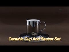Zubereitungen für Keramikbecher und -platten Les préparations pour les tasses et les plateaux en céramique