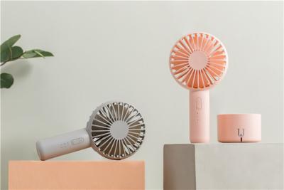 China Portable Battery Charging Fan Cool Mist Outdoor Travel Hand Fans Rechargeable Hand Fan Te koop