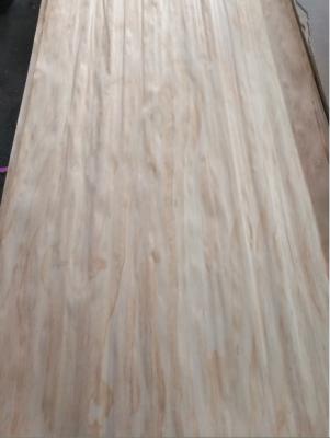 China Rotary Peeled New Zealand Pine Wood Veneer Radiata Pine Rotary Cut Veneer 4' x 8' for sale