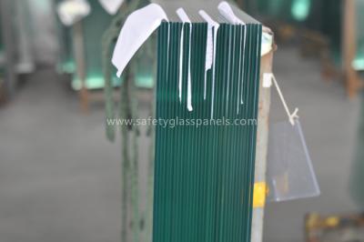Cina Modello di vetro temperato sicurezza architettonica piegata Frameless per il bagno in vendita