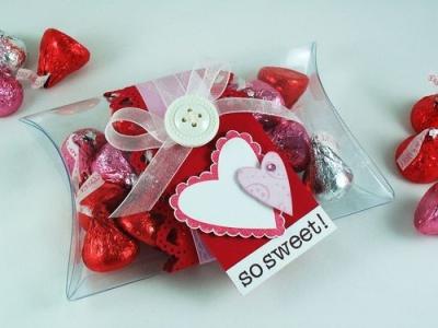 China Hochzeitsbevorzugungskasten-Kissenkasten der Geschenkbox Verpacken zu verkaufen