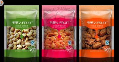 Cina L'imballaggio per alimenti di plastica insacca le progettazioni, sta sul sacchetto con lo strato di alluminio per i dadi in vendita