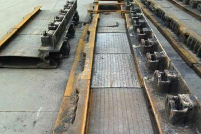 Cina CrC Wear Plate 1500x3000mm 1200x2400mm hardfacing Cladded Plate Chromium Carbide Overlay Wear Plate in vendita