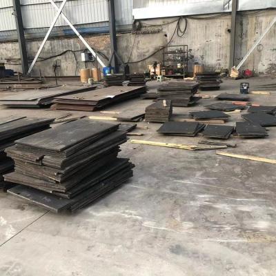 Cina 4+4/5+3/10+10 laminato a caldo rivestito usura acciaio rigido core di flusso saldatura filo di saldatura elettrodo carburo saldatura piastra sovrapposizione in vendita
