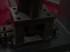 Kanalen staal hoek ijzeren buizen semi-automatische zes-station punchmachine 220V 380V