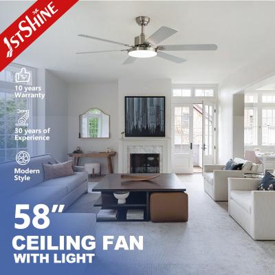 China 58-Zoll-Schlafzimmerdeckenventilatoren mit Lichtern Umkehrbarer leise Gleichstrommotor MDF-Klinge zu verkaufen