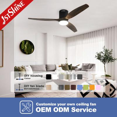 Cina Ventilatore di soffitto a lame di legno con luce e vento a 5 velocità controllato dall'app TUYA in vendita