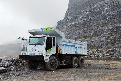 China 125 ton elektrische mijnbouwtruck 528 kWh nul uitstoot Te koop