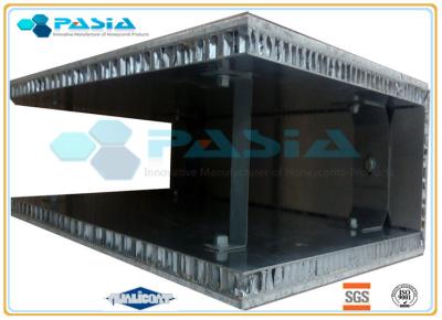 China El granito intercalado U forma los paneles de piedra del panal para el techo lujoso del hotel en venta