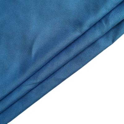 Cina Soft 100% Waterproof Polyester Fabric Home Textile Fabric Plain Sanding Peachskin in vendita
