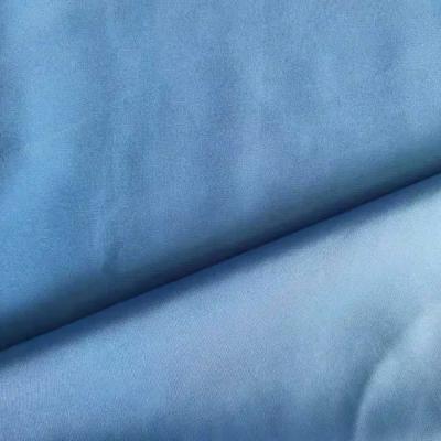 Cina Soft 100% Waterproof Polyester Fabric Home Textile Fabric Plain Sanding Peachskin in vendita