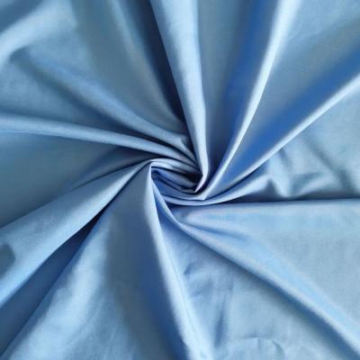 Cina Soft 100% Waterproof Polyester Fabric Home Textile Fabric Plain Sanding Peachskin in vendita