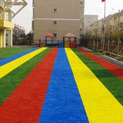 China Rood Geel Blauw Paars Kunstmatig Kinderen Gras Gras Regenboog Landingsbaan Dichtheid 22050 steken/m2 Te koop