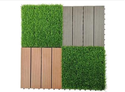 China Commerciële kunstmatige grasgras tegel interlocking ontwerp 3/8 inch Gauge DIY huisdier gazon mat Te koop