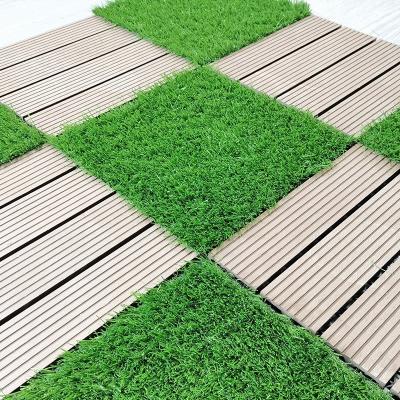 China Commerciële kunstmatige grasgras tegel interlocking ontwerp 3/8 inch Gauge DIY huisdier gazon mat Te koop