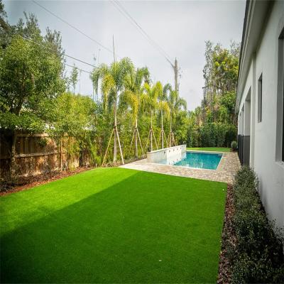 China Custom 30-50mm Green Red White Black Pink Blue Color Synthetic Turf Carpet for Garden for sale