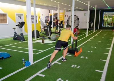 China Duurzame SPU-coating Fitnesstraining Gym Artificiële grasmat voor gymvloeren Sled Track Te koop