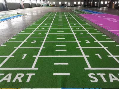 Cina Piana di ginnastica di erba artificiale verde pre-confezionata per palestra pista di corsa Power Sledding 15mm Altezza del palo in vendita
