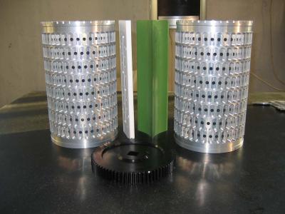 中国 野菜ゼラチンの柔らかいカプセルのサーボ モーターを搭載する自動Vgelのカプセル封入機械 販売のため