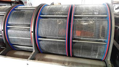 中国 冷却のconvyerが付いている野菜柔らかいゼラチンの乾燥機械カプセル封入のタンブラーのドライヤー 販売のため