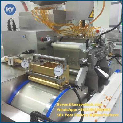 China Vollautomatische Maschine zur Herstellung von Weichkapseln mit 10 Zählern und 43470 Stück/Stunde Kapazität für eine GMP-konforme Produktion zu verkaufen