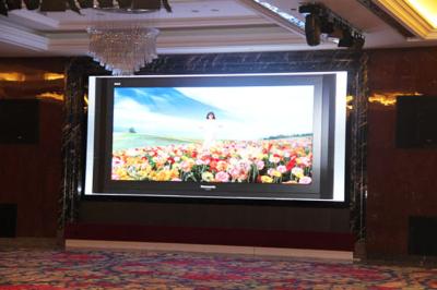 中国 適用範囲が広い HD LED 表示 P3 3MM 多色大きい LED の映画広告 販売のため